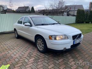 White Volvo S60 2007 in Daugavpils, with an engine capacity of 2.40 L and mileage of 358 thousand km for 2650 €, photo 3 on AUTOMOTO.COM.LV
