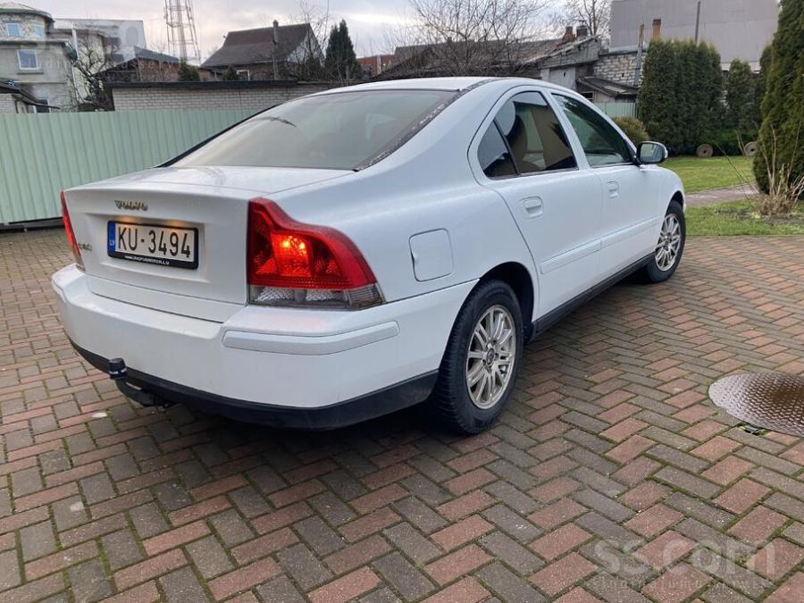 White Volvo S60 2007 in Daugavpils, with an engine capacity of 2.40 L and mileage of 358 thousand km for 2650 €, photo 4 on AUTOMOTO.COM.LV