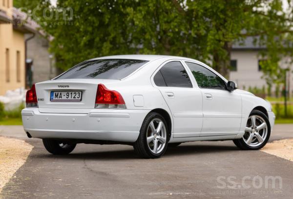 Balts Volvo S60 2007 Jelgava, ar dzinēja tilpumu 2.40 L un nobraukumu 287 tūkst. km par 2750 €, foto 6 vietnē AUTOMOTO.COM.LV