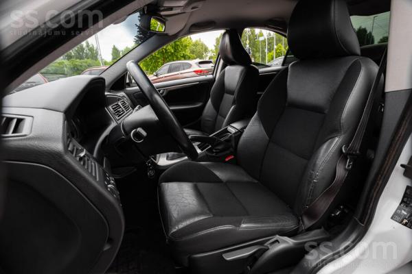 Balts Volvo S60 2007 Jelgava, ar dzinēja tilpumu 2.40 L un nobraukumu 287 tūkst. km par 2750 €, foto 7 vietnē AUTOMOTO.COM.LV