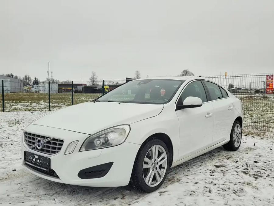Balts Volvo S60 2010 Saldus, ar dzinēja tilpumu 2.40 L un nobraukumu 308 tūkst. km par 6200 €, foto 1 vietnē AUTOMOTO.COM.LV