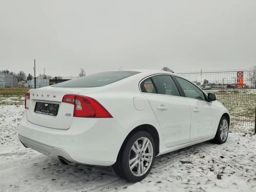 Balts Volvo S60 2010 Saldus, ar dzinēja tilpumu 2.40 L un nobraukumu 308 tūkst. km par 6200 €, foto 3 vietnē AUTOMOTO.COM.LV