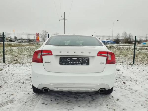 White Volvo S60 2010 in Saldus, with an engine capacity of 2.40 L and mileage of 308 thousand km for 6200 €, photo 3 on AUTOMOTO.COM.LV