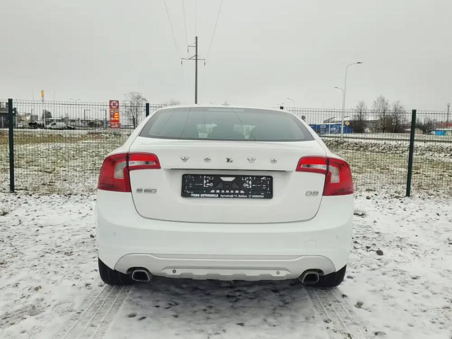 Balts Volvo S60 2010 Saldus, ar dzinēja tilpumu 2.40 L un nobraukumu 308 tūkst. km par 6200 €, foto 4 vietnē AUTOMOTO.COM.LV
