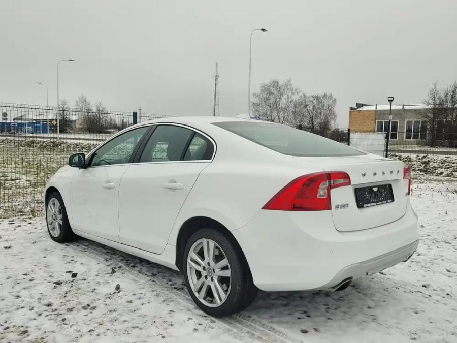 Balts Volvo S60 2010 Saldus, ar dzinēja tilpumu 2.40 L un nobraukumu 308 tūkst. km par 6200 €, foto 5 vietnē AUTOMOTO.COM.LV