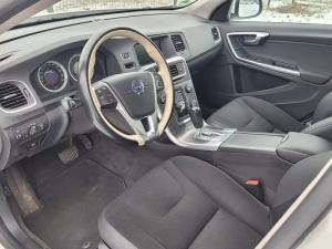 Balts Volvo S60 2010 Saldus, ar dzinēja tilpumu 2.40 L un nobraukumu 308 tūkst. km par 6200 €, foto 6 vietnē AUTOMOTO.COM.LV