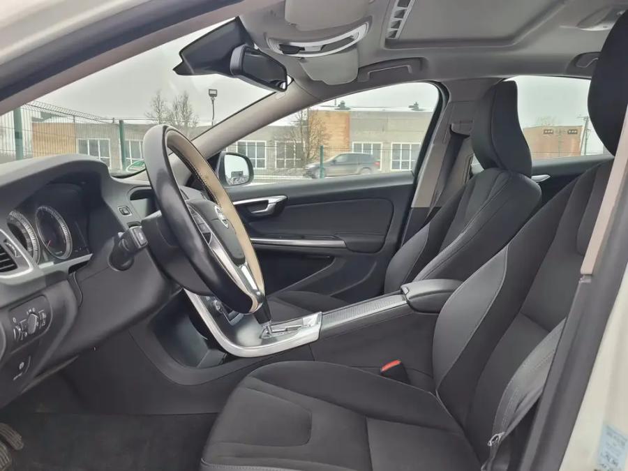 Balts Volvo S60 2010 Saldus, ar dzinēja tilpumu 2.40 L un nobraukumu 308 tūkst. km par 6200 €, foto 7 vietnē AUTOMOTO.COM.LV