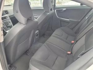 Balts Volvo S60 2010 Saldus, ar dzinēja tilpumu 2.40 L un nobraukumu 308 tūkst. km par 6200 €, foto 8 vietnē AUTOMOTO.COM.LV