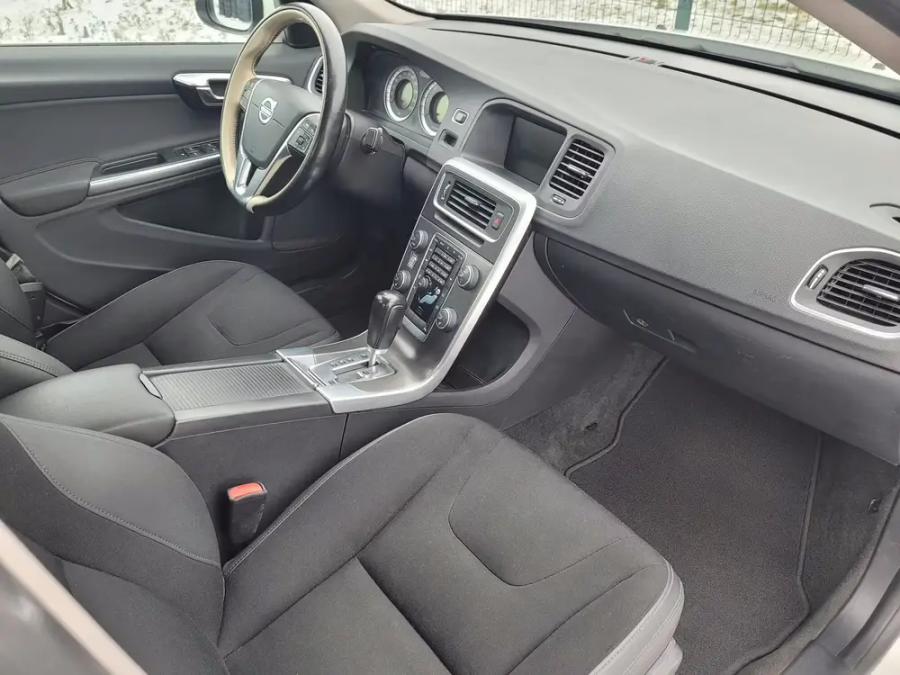 Balts Volvo S60 2010 Saldus, ar dzinēja tilpumu 2.40 L un nobraukumu 308 tūkst. km par 6200 €, foto 9 vietnē AUTOMOTO.COM.LV