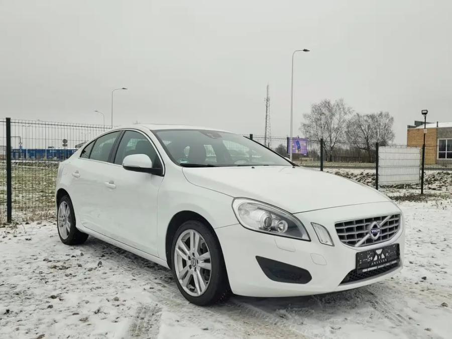 Balts Volvo S60 2010 Saldus, ar dzinēja tilpumu 2.40 L un nobraukumu 308 tūkst. km par 6200 €, foto 11 vietnē AUTOMOTO.COM.LV
