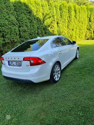 Balts Volvo S60 2010 Alīta, ar dzinēja tilpumu 2.00 L un nobraukumu 259 tūkst. km par 4800 €, foto 3 vietnē AUTOMOTO.COM.LV