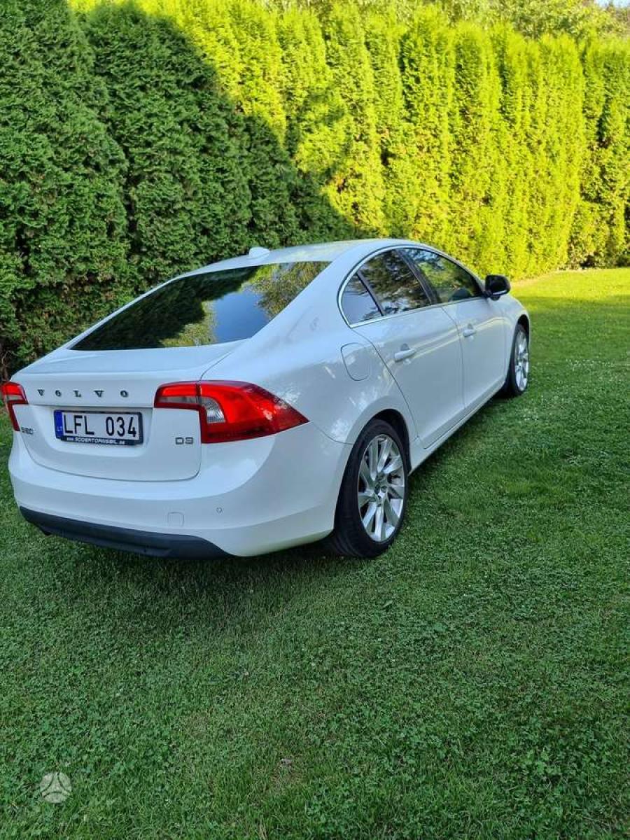 Balts Volvo S60 2010 Alīta, ar dzinēja tilpumu 2.00 L un nobraukumu 259 tūkst. km par 4800 €, foto 3 vietnē AUTOMOTO.COM.LV