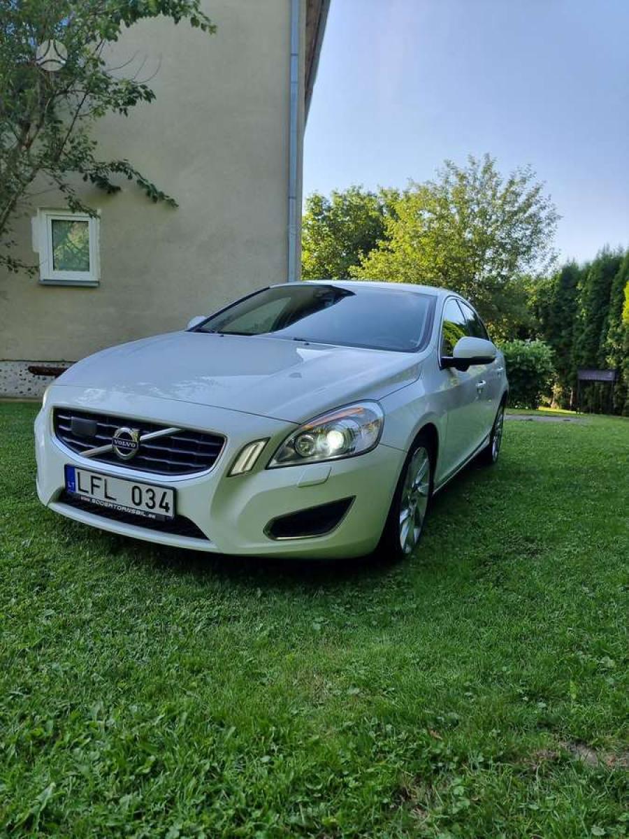 Balts Volvo S60 2010 Alīta, ar dzinēja tilpumu 2.00 L un nobraukumu 259 tūkst. km par 4800 €, foto 4 vietnē AUTOMOTO.COM.LV