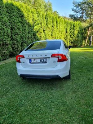 Balts Volvo S60 2010 Alīta, ar dzinēja tilpumu 2.00 L un nobraukumu 259 tūkst. km par 4800 €, foto 5 vietnē AUTOMOTO.COM.LV