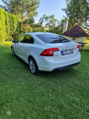 Balts Volvo S60 2010 Alīta, ar dzinēja tilpumu 2.00 L un nobraukumu 259 tūkst. km par 4800 €, foto 6 vietnē AUTOMOTO.COM.LV