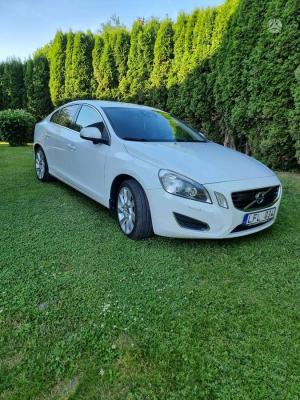 Balts Volvo S60 2010 Alīta, ar dzinēja tilpumu 2.00 L un nobraukumu 259 tūkst. km par 4800 €, foto 8 vietnē AUTOMOTO.COM.LV