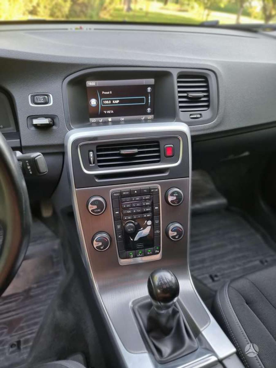 Balts Volvo S60 2010 Alīta, ar dzinēja tilpumu 2.00 L un nobraukumu 259 tūkst. km par 4800 €, foto 13 vietnē AUTOMOTO.COM.LV