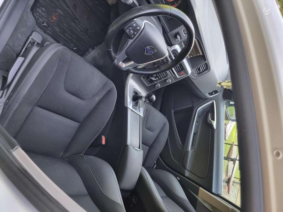 Balts Volvo S60 2010 Alīta, ar dzinēja tilpumu 2.00 L un nobraukumu 259 tūkst. km par 4800 €, foto 16 vietnē AUTOMOTO.COM.LV