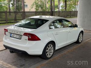 Balts Volvo S60 2010 Jūrmala, ar dzinēja tilpumu 2.00 L un nobraukumu 375 tūkst. km par 4890 €, foto 3 vietnē AUTOMOTO.COM.LV