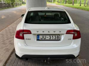 Balts Volvo S60 2010 Jūrmala, ar dzinēja tilpumu 2.00 L un nobraukumu 375 tūkst. km par 4890 €, foto 4 vietnē AUTOMOTO.COM.LV