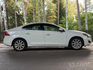 Balts Volvo S60 2010 Jūrmala, ar dzinēja tilpumu 2.00 L un nobraukumu 375 tūkst. km par 4890 €, foto 5 vietnē AUTOMOTO.COM.LV