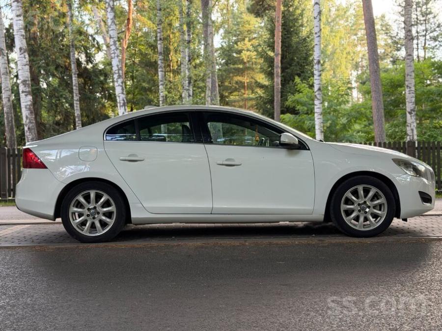 Balts Volvo S60 2010 Jūrmala, ar dzinēja tilpumu 2.00 L un nobraukumu 375 tūkst. km par 4890 €, foto 5 vietnē AUTOMOTO.COM.LV