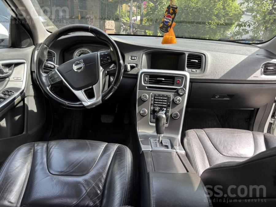 Balts Volvo S60 2010 Jūrmala, ar dzinēja tilpumu 2.00 L un nobraukumu 375 tūkst. km par 4890 €, foto 7 vietnē AUTOMOTO.COM.LV