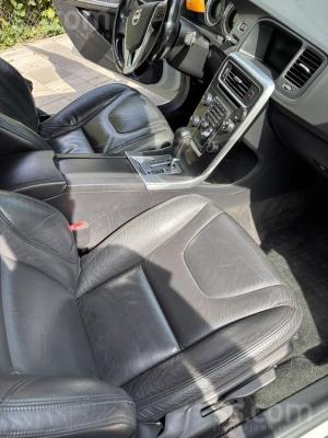 Balts Volvo S60 2010 Jūrmala, ar dzinēja tilpumu 2.00 L un nobraukumu 375 tūkst. km par 4890 €, foto 8 vietnē AUTOMOTO.COM.LV