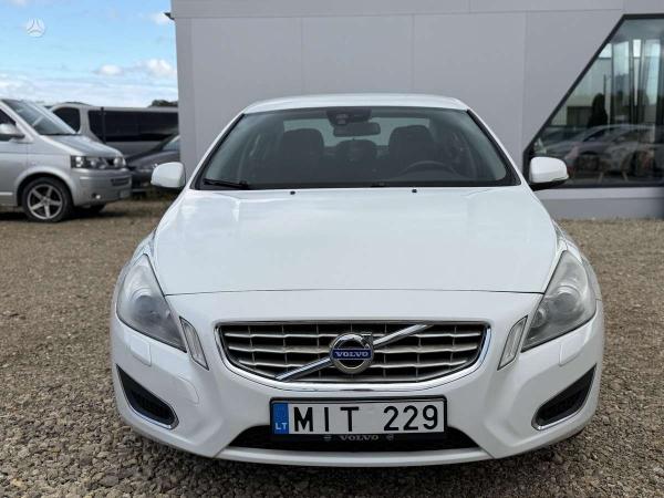 Volvo S60 2010 in Siauliai on AUTOMOTO.COM.LV White Volvo S60 2010 in Siauliai, with an engine capacity of 1.98 L and mileage of 371 thousand km for 3300 β¬, photo 3 on AUTOMOTO.COM.LV