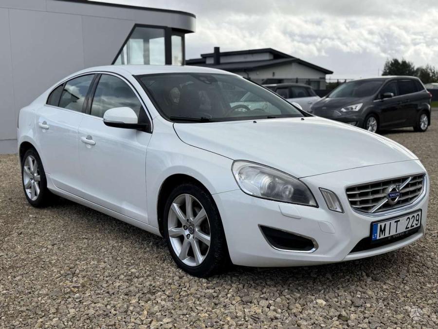 Balts Volvo S60 2010 Šauļi, ar dzinēja tilpumu 1.98 L un nobraukumu 371 tūkst. km par 3300 €, foto 4 vietnē AUTOMOTO.COM.LV