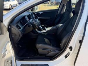 Balts Volvo S60 2010 Šauļi, ar dzinēja tilpumu 1.98 L un nobraukumu 371 tūkst. km par 3300 €, foto 10 vietnē AUTOMOTO.COM.LV