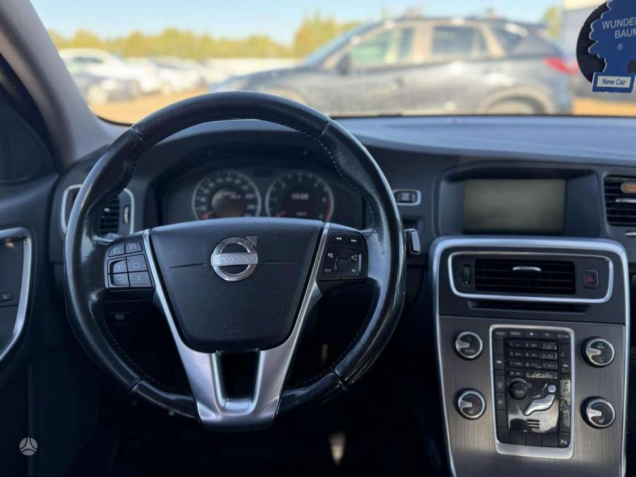 Balts Volvo S60 2010 Šauļi, ar dzinēja tilpumu 1.98 L un nobraukumu 371 tūkst. km par 3300 €, foto 16 vietnē AUTOMOTO.COM.LV