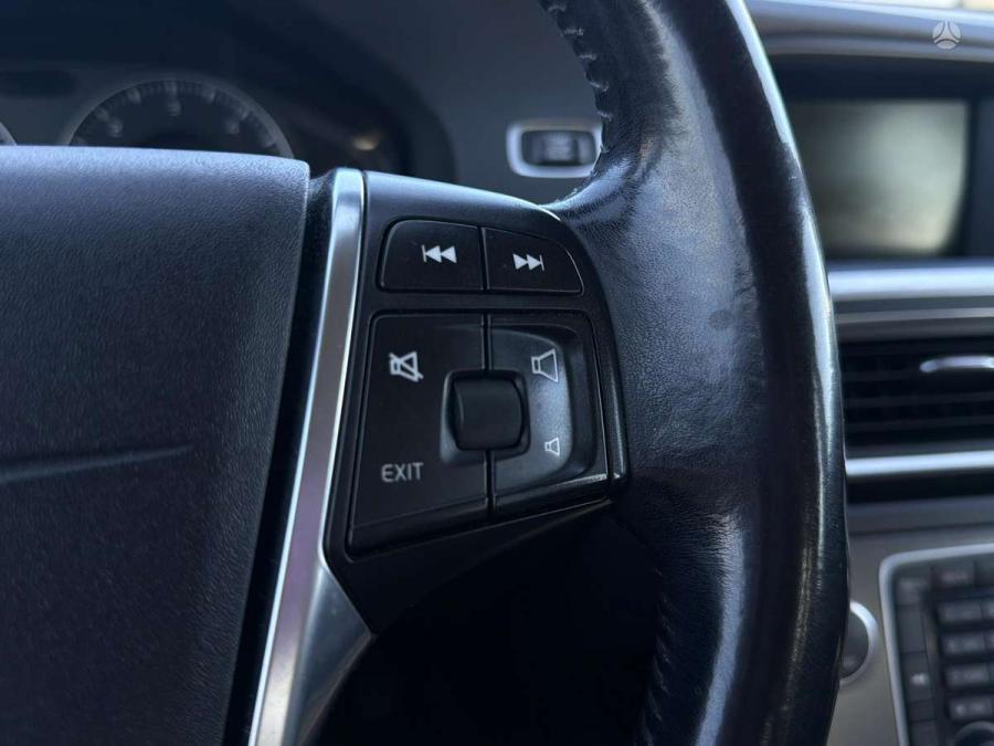 Balts Volvo S60 2010 Šauļi, ar dzinēja tilpumu 1.98 L un nobraukumu 371 tūkst. km par 3300 €, foto 17 vietnē AUTOMOTO.COM.LV