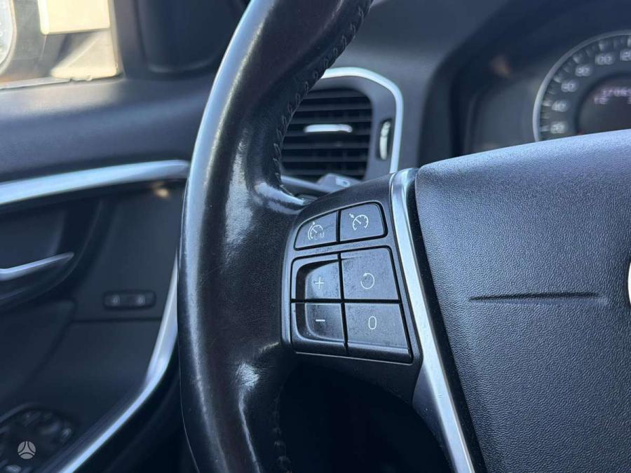 Balts Volvo S60 2010 Šauļi, ar dzinēja tilpumu 1.98 L un nobraukumu 371 tūkst. km par 3300 €, foto 18 vietnē AUTOMOTO.COM.LV