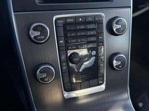 Balts Volvo S60 2010 Šauļi, ar dzinēja tilpumu 1.98 L un nobraukumu 371 tūkst. km par 3300 €, foto 19 vietnē AUTOMOTO.COM.LV