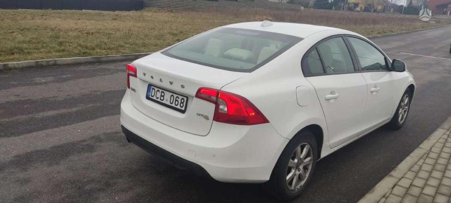 White Volvo S60 2011 in Klaipeda, with an engine capacity of 1.60 L and mileage of 189 thousand km for 5300 €, photo 4 on AUTOMOTO.COM.LV