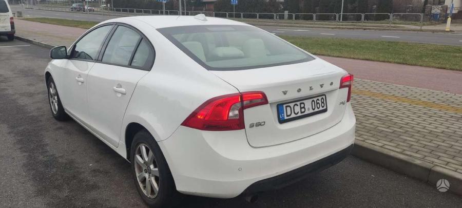 White Volvo S60 2011 in Klaipeda, with an engine capacity of 1.60 L and mileage of 189 thousand km for 5300 €, photo 5 on AUTOMOTO.COM.LV
