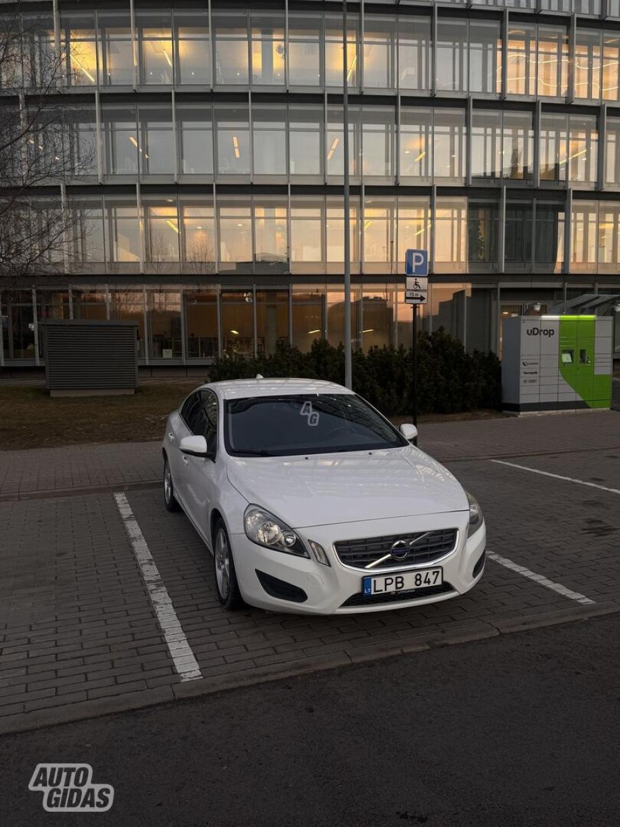 Balts Volvo S60 2011 Viļņa, ar dzinēja tilpumu 2.00 L un nobraukumu 380 tūkst. km par 5000 €, foto 1 vietnē AUTOMOTO.COM.LV