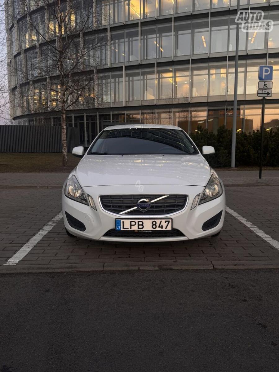 Balts Volvo S60 2011 Viļņa, ar dzinēja tilpumu 2.00 L un nobraukumu 380 tūkst. km par 5000 €, foto 2 vietnē AUTOMOTO.COM.LV