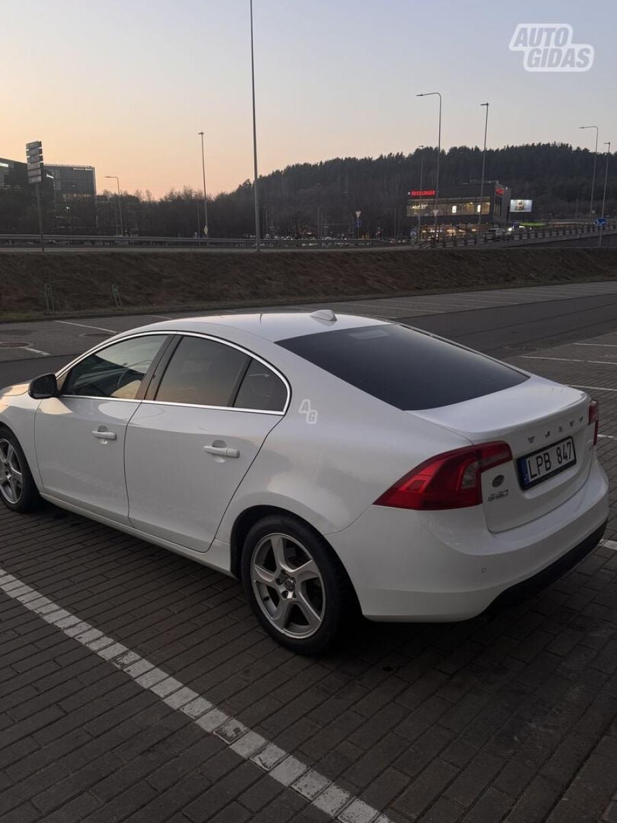Balts Volvo S60 2011 Viļņa, ar dzinēja tilpumu 2.00 L un nobraukumu 380 tūkst. km par 5000 €, foto 6 vietnē AUTOMOTO.COM.LV