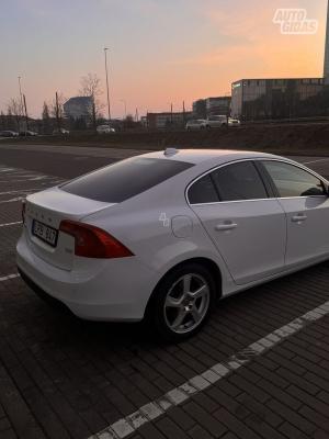 Balts Volvo S60 2011 Viļņa, ar dzinēja tilpumu 2.00 L un nobraukumu 380 tūkst. km par 5000 €, foto 8 vietnē AUTOMOTO.COM.LV
