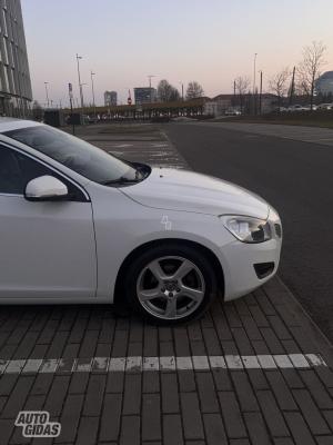 Balts Volvo S60 2011 Viļņa, ar dzinēja tilpumu 2.00 L un nobraukumu 380 tūkst. km par 5000 €, foto 9 vietnē AUTOMOTO.COM.LV