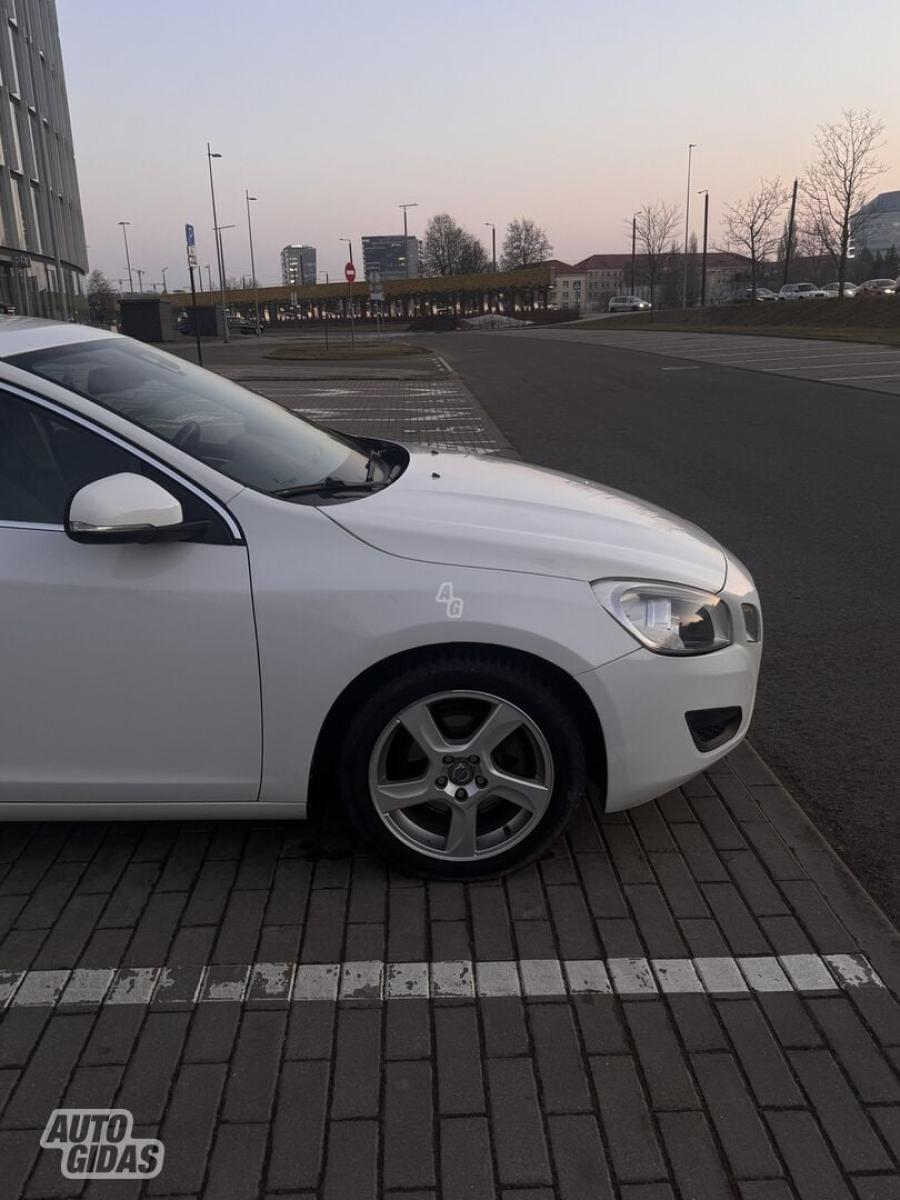Balts Volvo S60 2011 Viļņa, ar dzinēja tilpumu 2.00 L un nobraukumu 380 tūkst. km par 5000 €, foto 9 vietnē AUTOMOTO.COM.LV