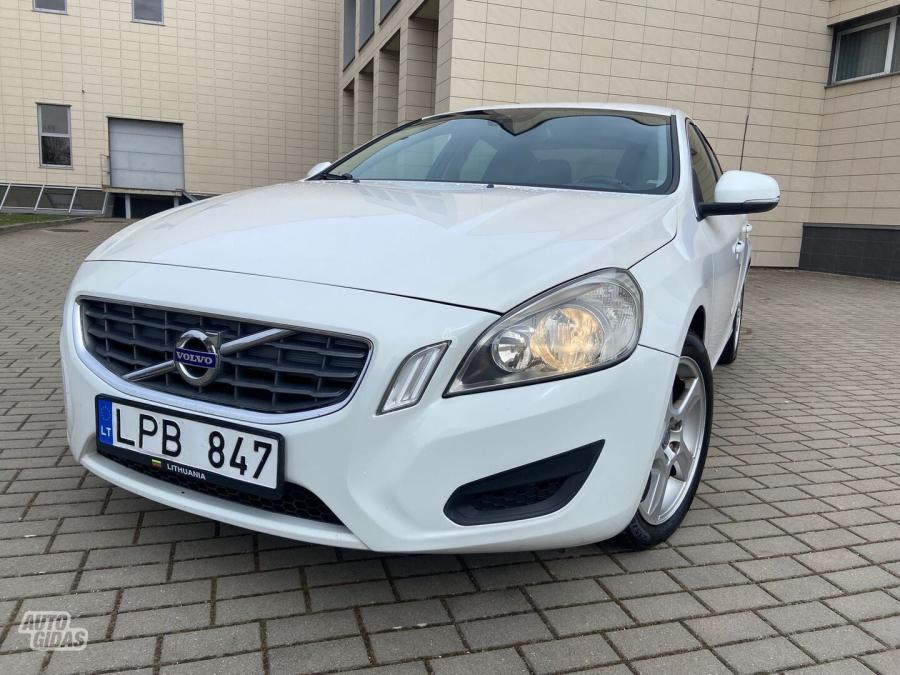 White Volvo S60 2011 in Alytus, with an engine capacity of 2.00 L and mileage of 380 thousand km for 4650 €, photo 1 on AUTOMOTO.COM.LV