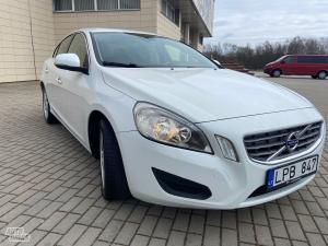White Volvo S60 2011 in Alytus, with an engine capacity of 2.00 L and mileage of 380 thousand km for 4650 €, photo 3 on AUTOMOTO.COM.LV