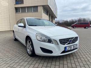 White Volvo S60 2011 in Alytus, with an engine capacity of 2.00 L and mileage of 380 thousand km for 4650 €, photo 5 on AUTOMOTO.COM.LV