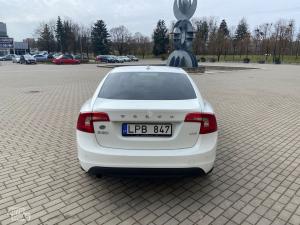 White Volvo S60 2011 in Alytus, with an engine capacity of 2.00 L and mileage of 380 thousand km for 4650 €, photo 11 on AUTOMOTO.COM.LV