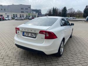 White Volvo S60 2011 in Alytus, with an engine capacity of 2.00 L and mileage of 380 thousand km for 4650 €, photo 12 on AUTOMOTO.COM.LV