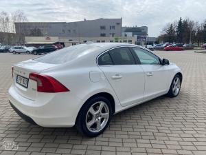 White Volvo S60 2011 in Alytus, with an engine capacity of 2.00 L and mileage of 380 thousand km for 4650 €, photo 13 on AUTOMOTO.COM.LV