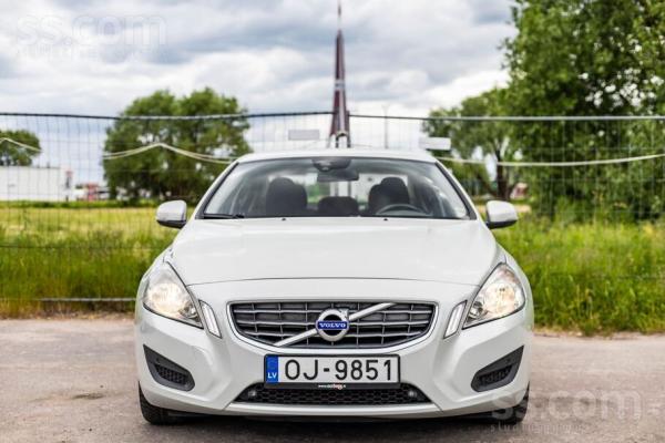 Balts Volvo S60 2011 Rīga, ar dzinēja tilpumu 1.60 L un nobraukumu 375 tūkst. km par 4990 €, foto 3 vietnē AUTOMOTO.COM.LV